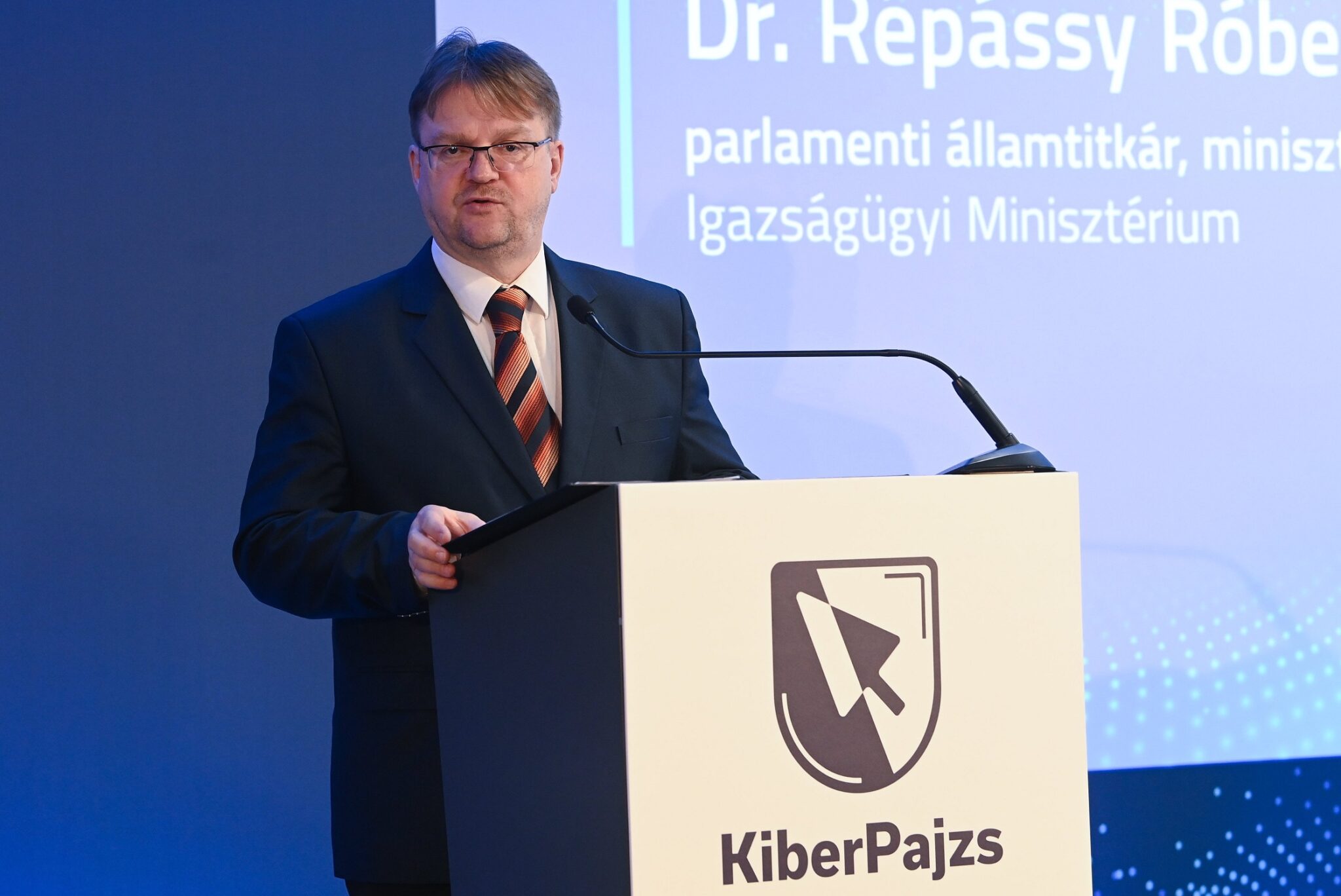 Répássy Róbert: az Igazságügyi Minisztérium a fogyasztóvédelem és ...